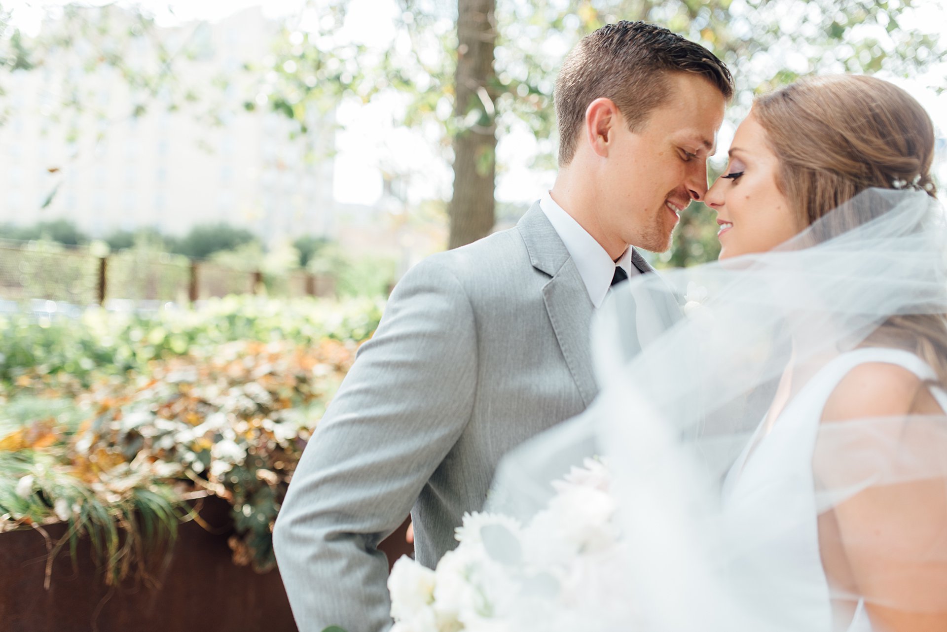 Race Street Pier + La Peg wedding | Jen + Tyler | Alison Dunn